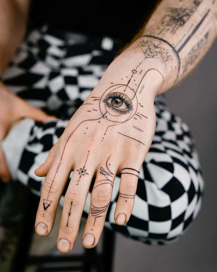 Hand Tattoos 2025: Ink That's HOT!
