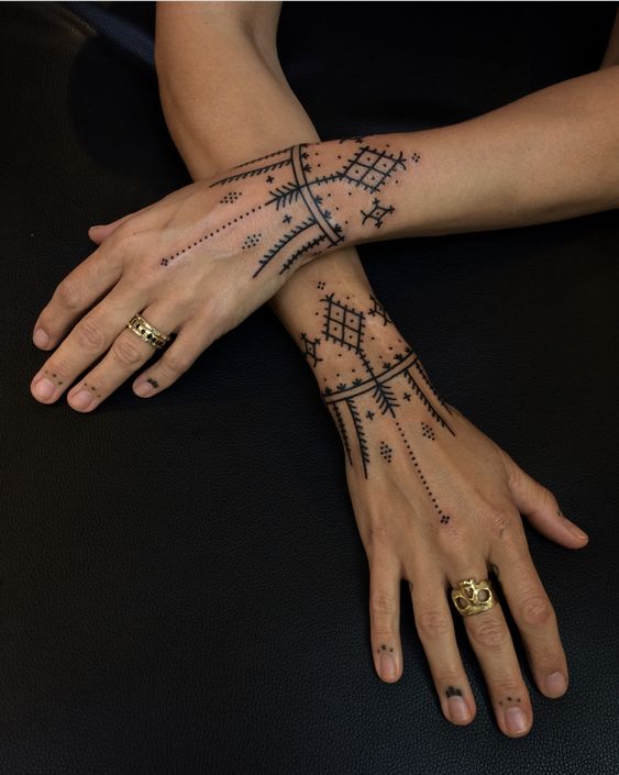 Hand Tattoos 2025: Ink That's HOT!