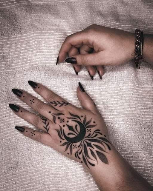Hand Tattoos 2025: Ink That's HOT!
