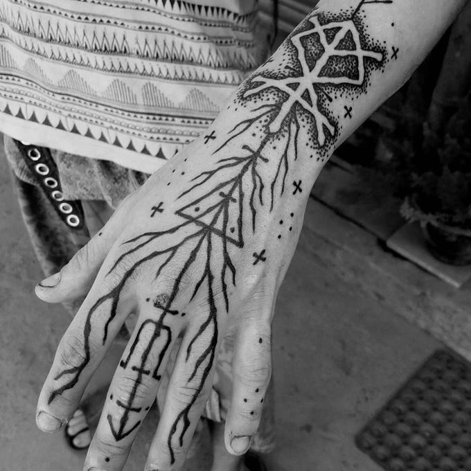 Hand Tattoos 2025: Ink That's HOT!