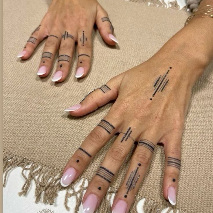 Hand Tattoos 2025: Ink That's HOT!
