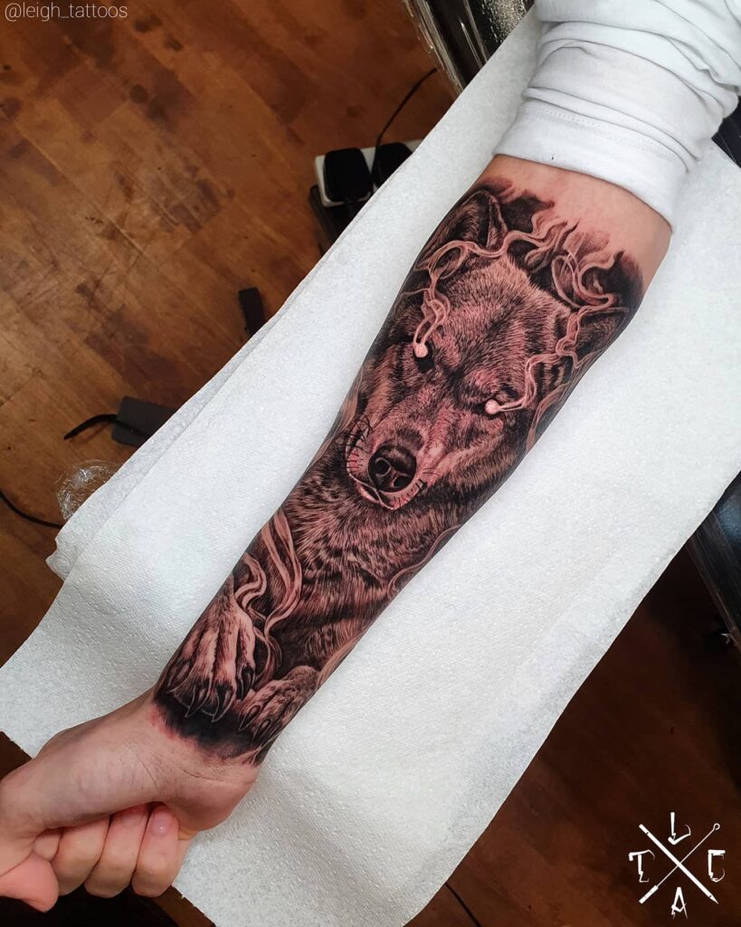 70+ Bold Wolf Forearm Tattoos That Will Make You Howl